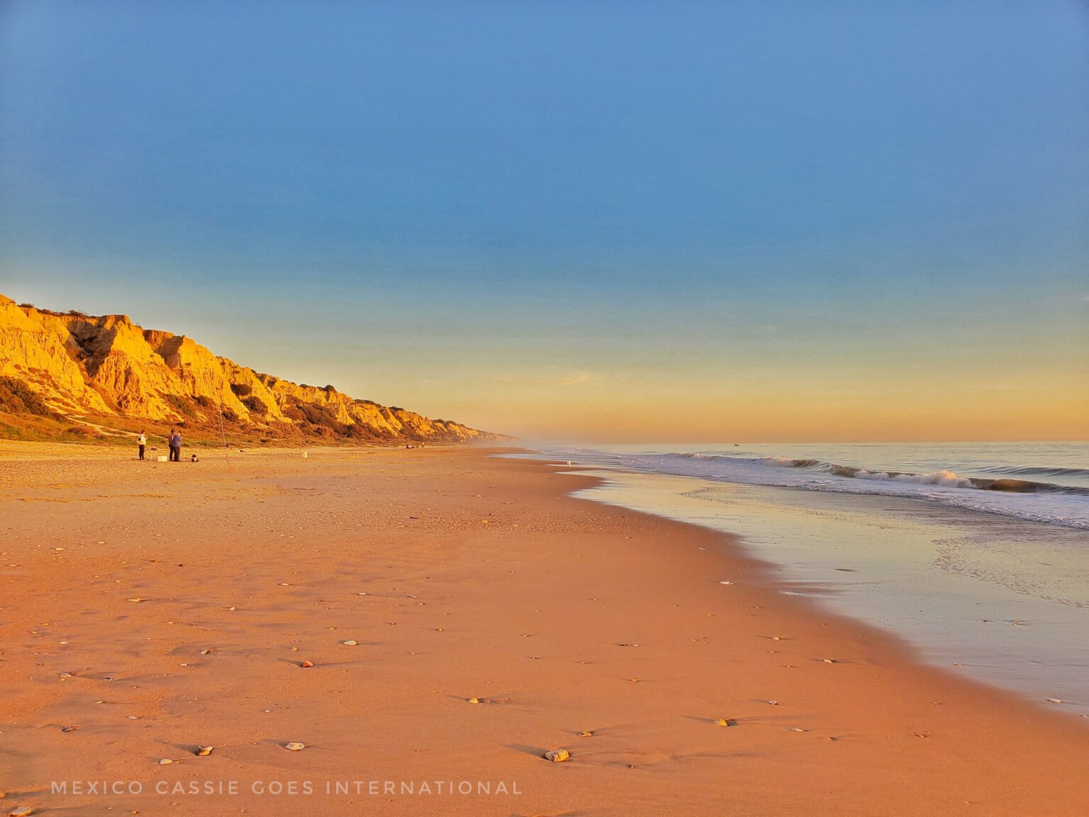 Your expert guide: how to get to the beach from Seville